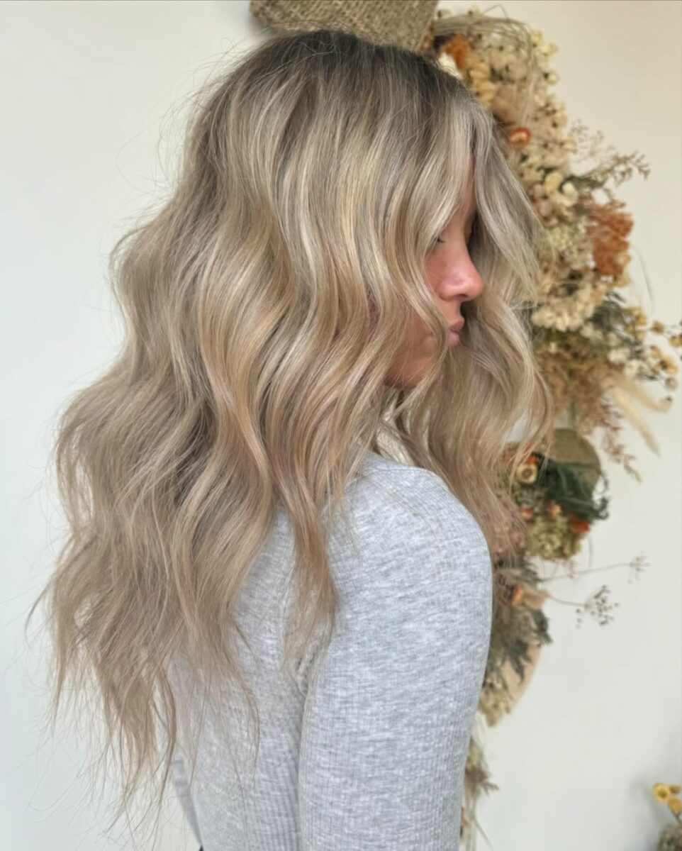 10 Gorgeous Butter Blonde Hair Looks For A Sleek, Smooth 2025