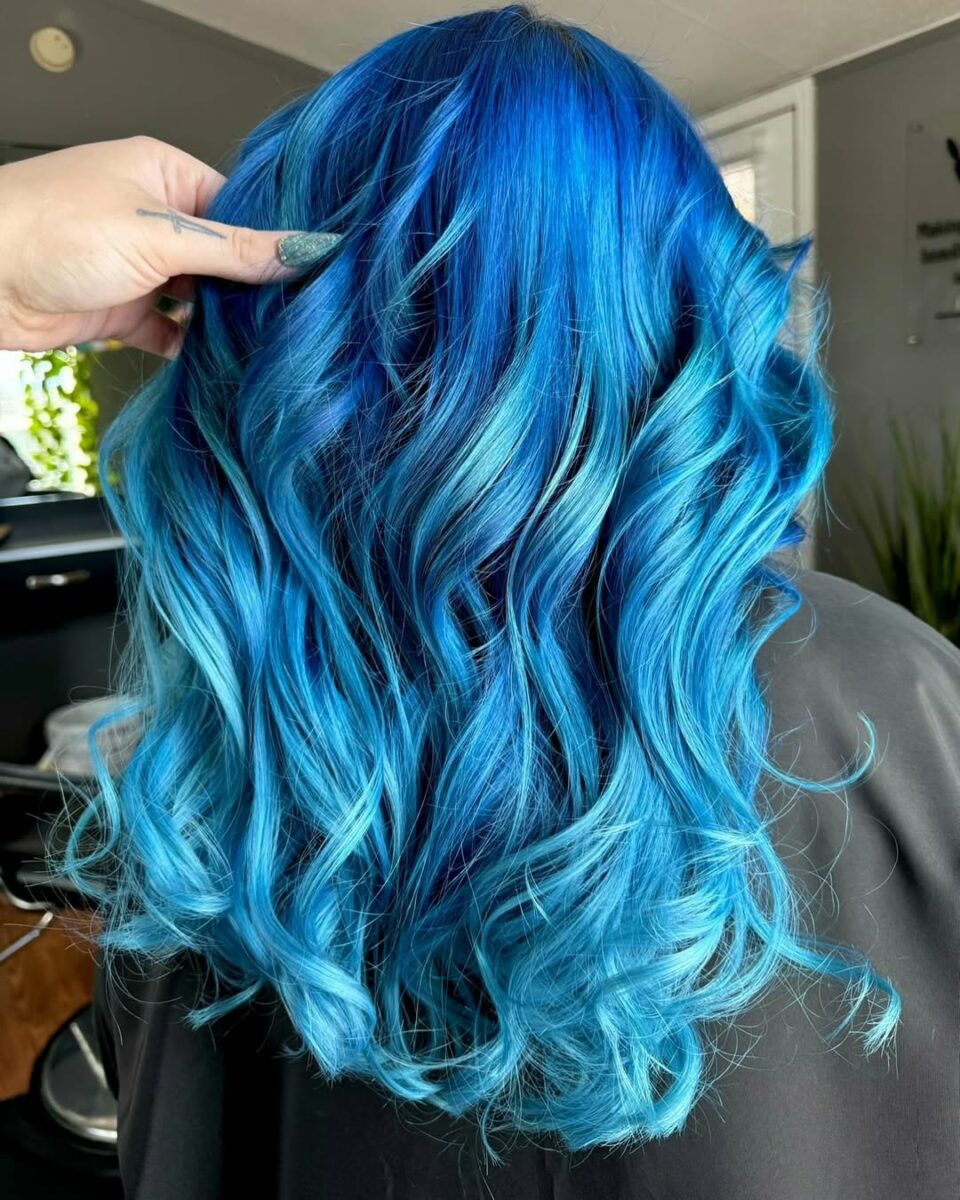 10 ideas para el pelo azul oscuro que transformarán tu look diario