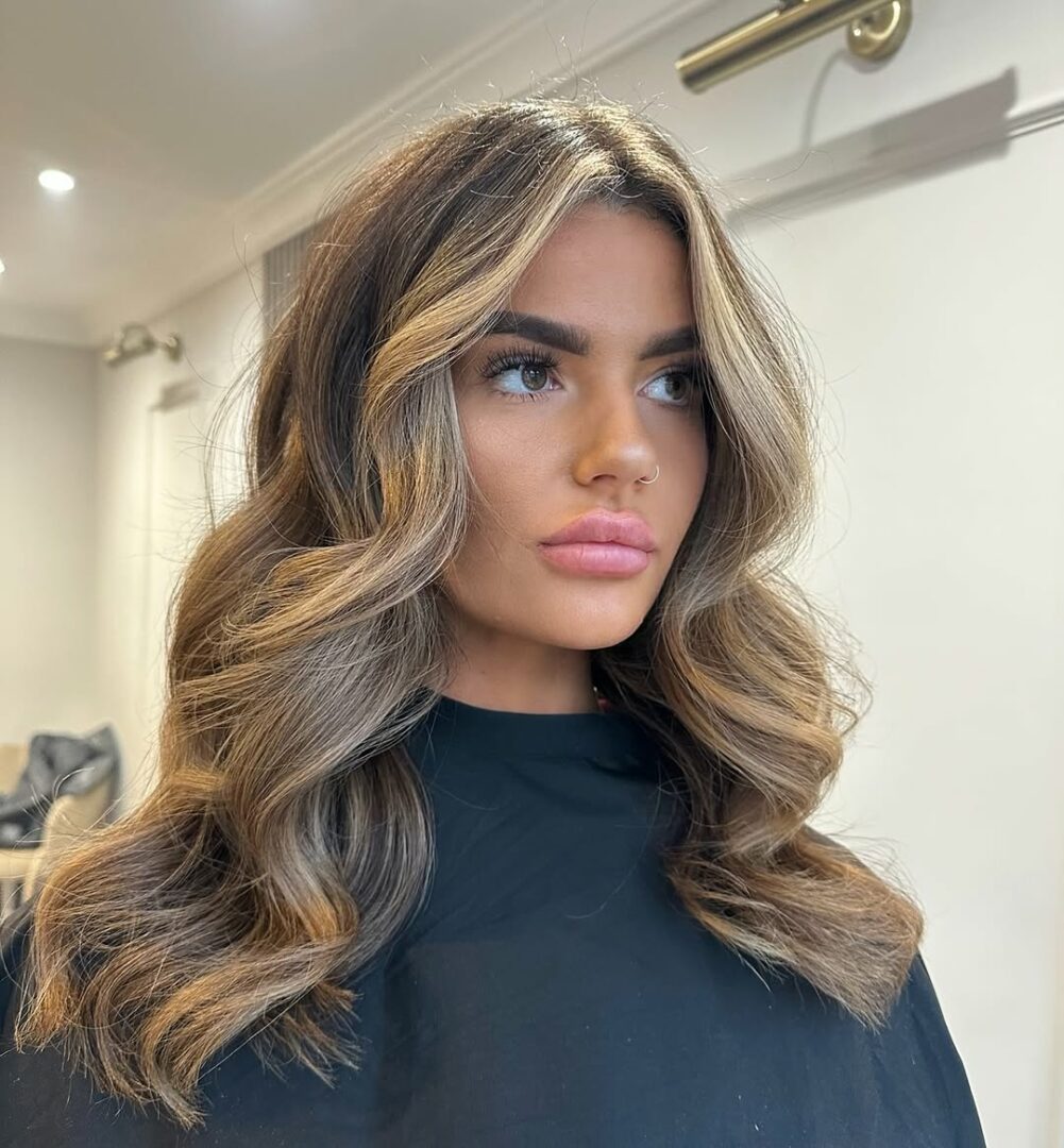 13 Haircuts For Double Chins That Slim The Face And Highlight Your Best ...