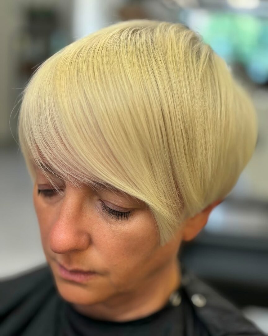 10 Trendy Ways To Wear Graduated Bob With Bangs