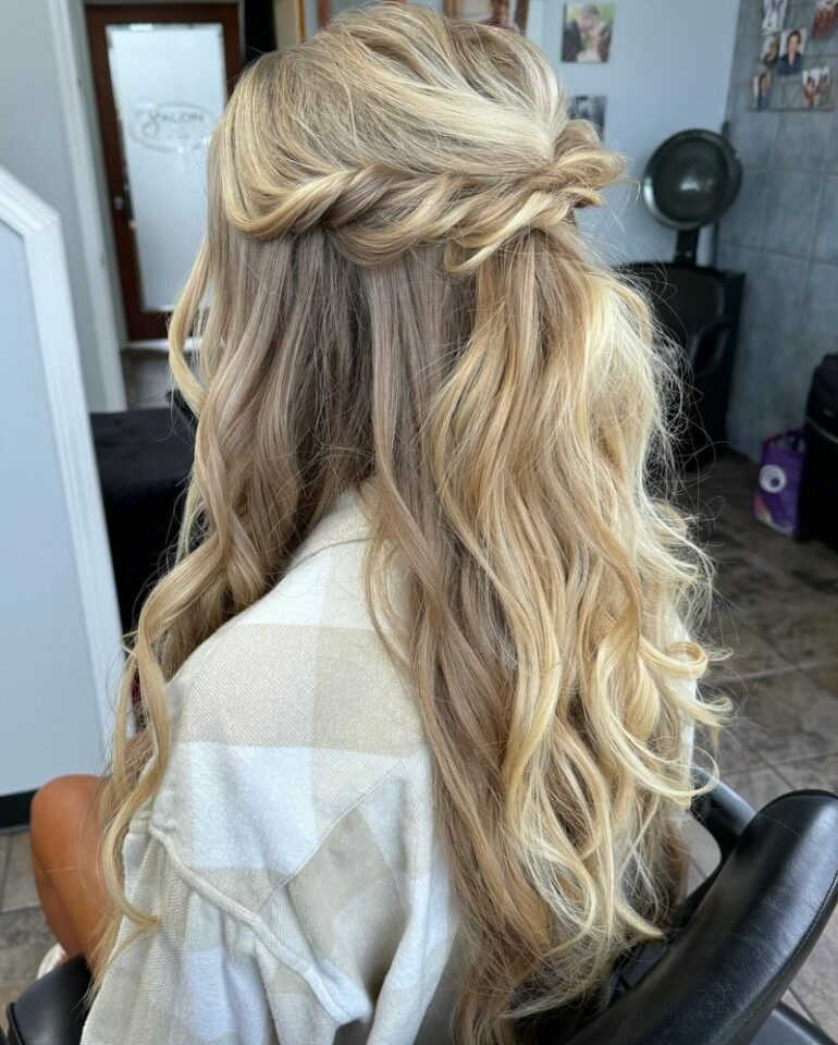 10 Perfect Turtle Neck Hairstyles For Effortless Winter Style