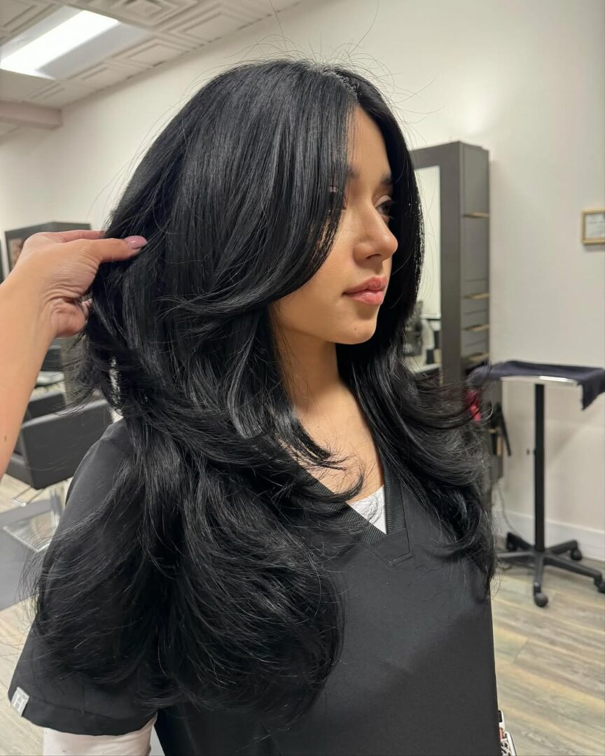 10 Stylish Layered Haircuts For Full Faces That Highlight Your Natural ...