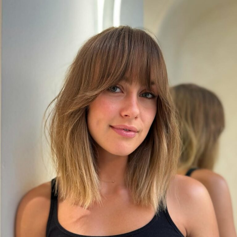 10 Classy Straight Hair With Bangs Ideas That Always Look Stylish