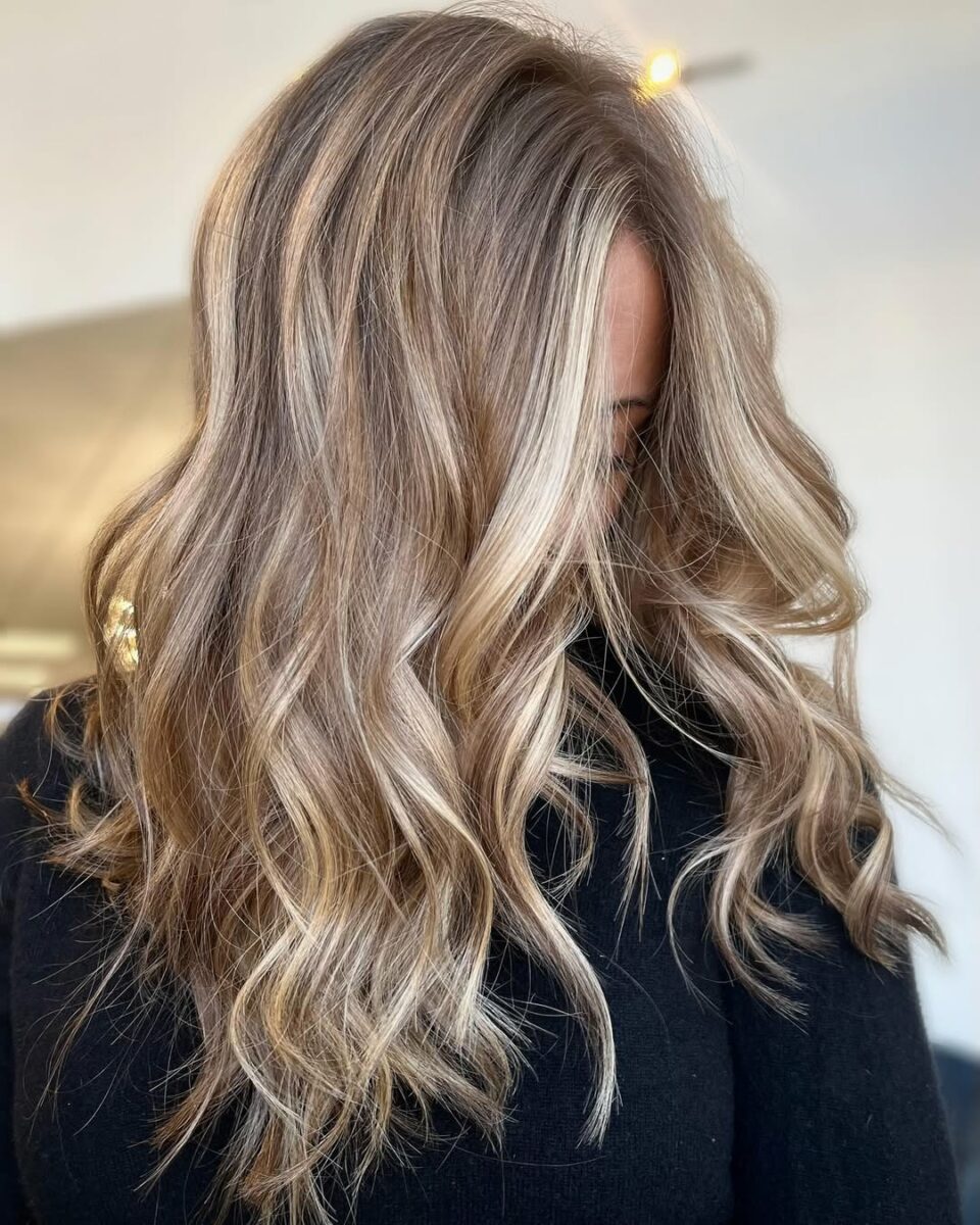 10 looks de rubio arena frescos y preciosos que te encantarán en 2025