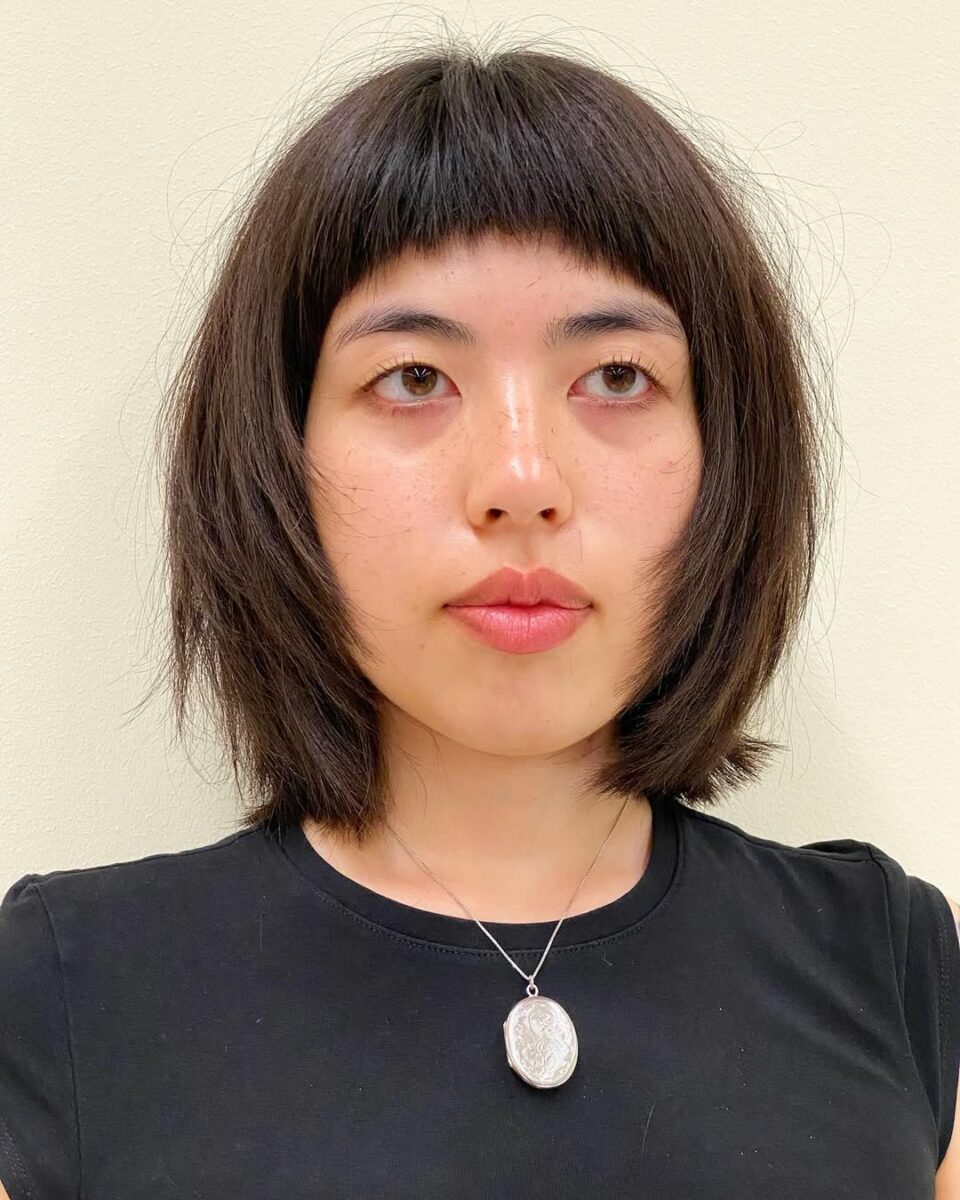 11 Flattering Hairstyles With Bangs That Every Round-Faced Girl Should ...