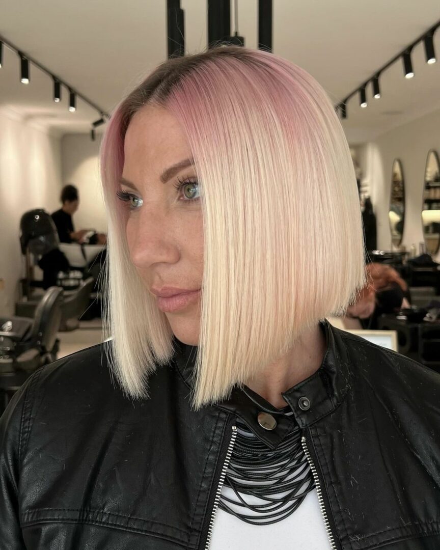 12 Sleek Middle Part Blunt Cuts For Instant Glamour