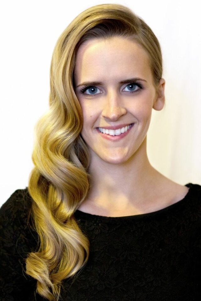 10 Perfect Turtle Neck Hairstyles For Effortless Winter Style