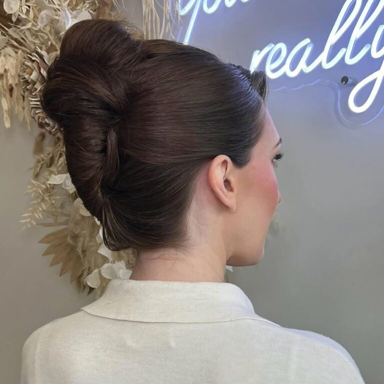10 Beautiful French Twist Hairstyle Ideas For A Soft, Romantic Look
