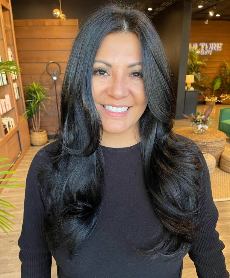 15 Trendiest V-Haircuts For Long Hair You’ll Be Excited To Try