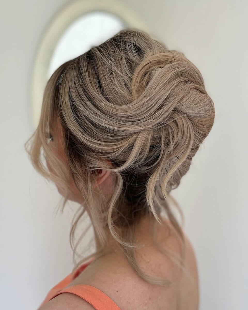 12 Effortless Loose Updos For Stylish Hair On Busy Days