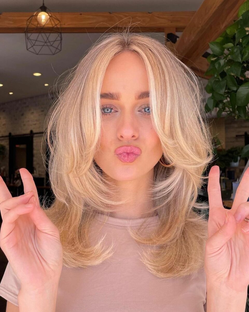 The Rachel Haircut Is An Iconic 90s Layered Hair Trend Set To Flood ...