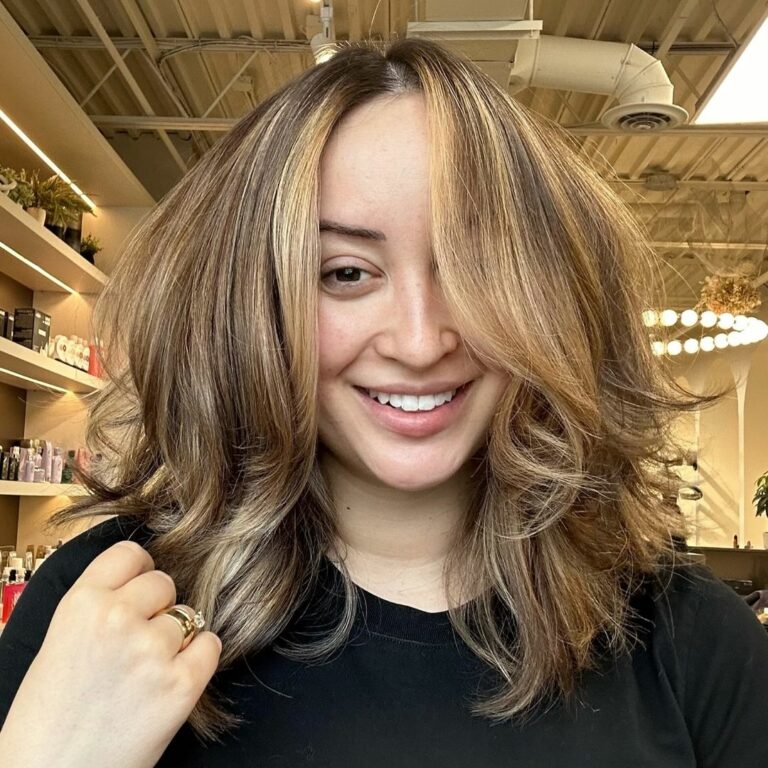 The Rachel Haircut Is An Iconic 90s Layered Hair Trend Set To Flood ...