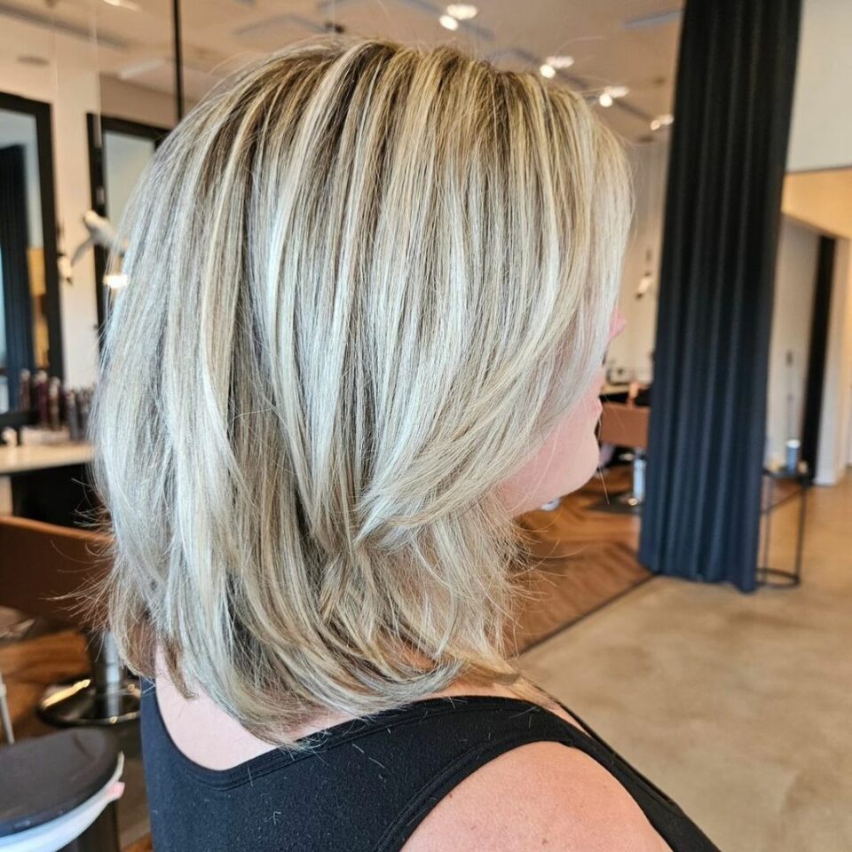 The Rachel Haircut Is An Iconic 90s Layered Hair Trend Set To Flood ...