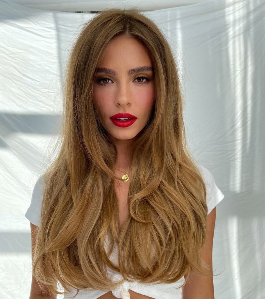 The Curve Cut Is The Hottest Face-Framing Style This Year