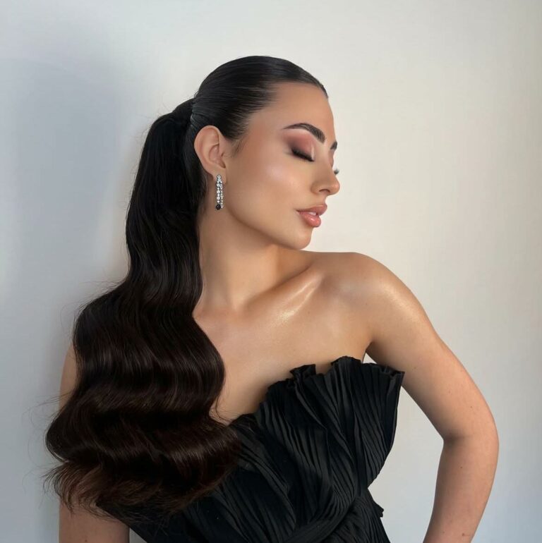 10 Effortlessly Elegant Middle Part Ponytail Hairstyles You'll Love