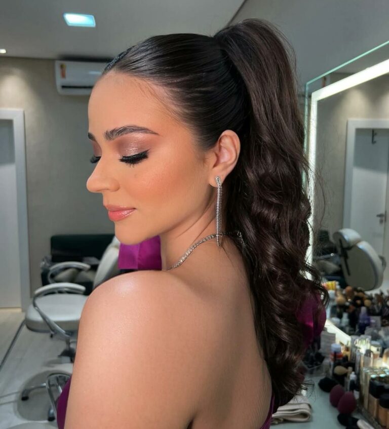 10 Effortlessly Elegant Middle Part Ponytail Hairstyles You'll Love