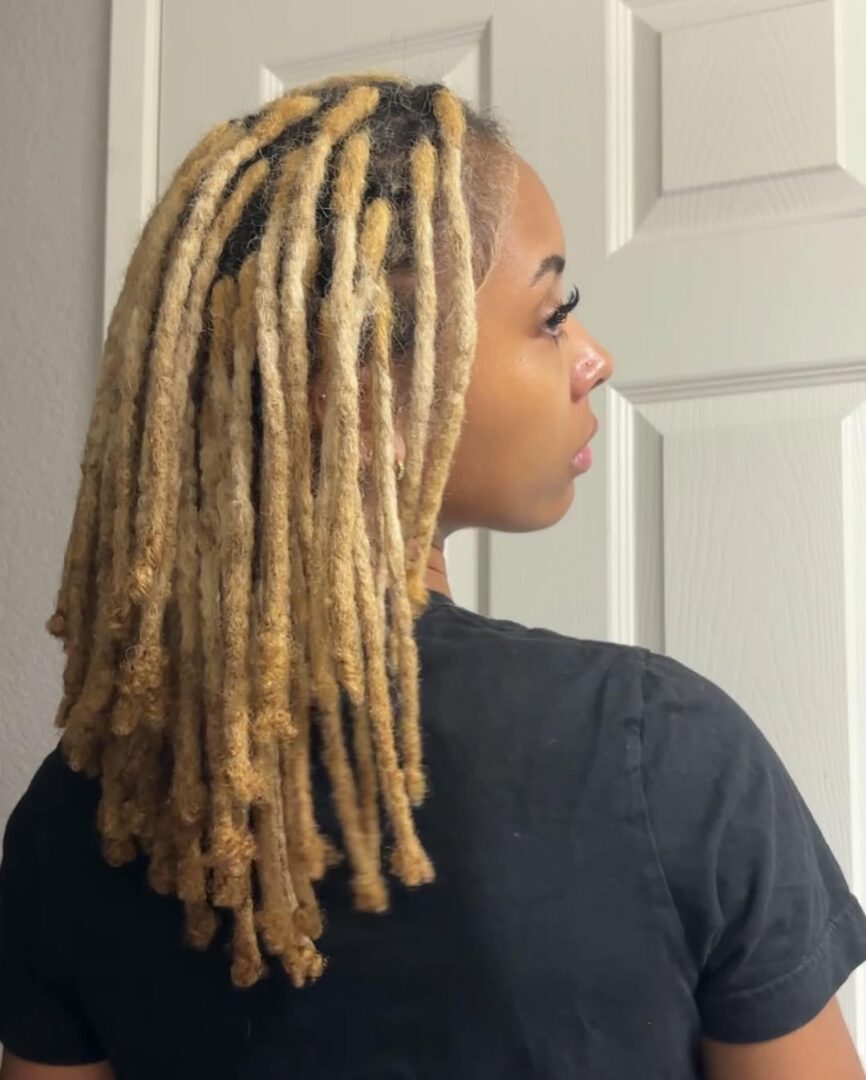 10 Trendy Styles To Showcase Dreads On Short Hair