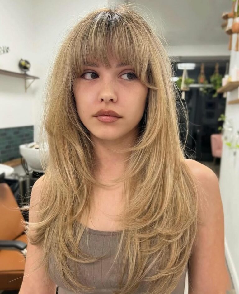 11 Feathered Hairstyles For Perfectly Layered Hair In 2025