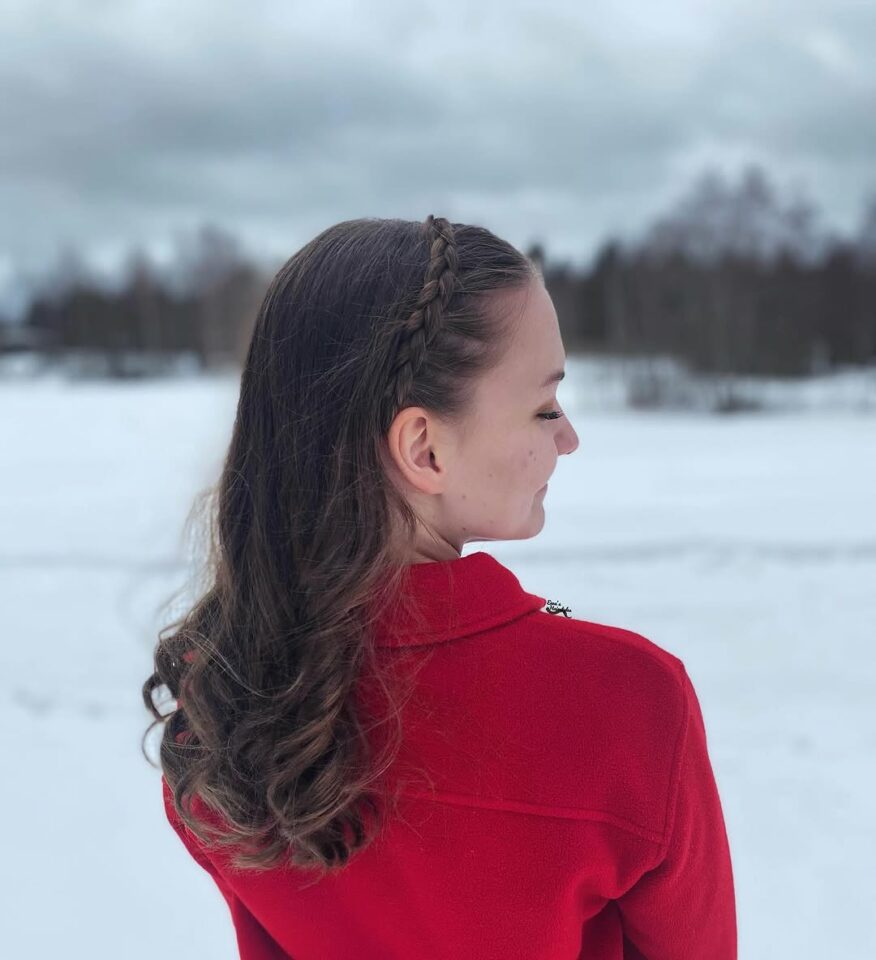 Ski-Ready Styles: Top 12 Hairstyles For Hitting The Slopes In Style