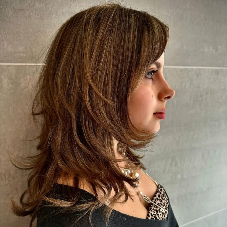 11 Feathered Hairstyles For Perfectly Layered Hair In 2025
