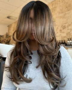 11 Feathered Hairstyles For Perfectly Layered Hair In 2025