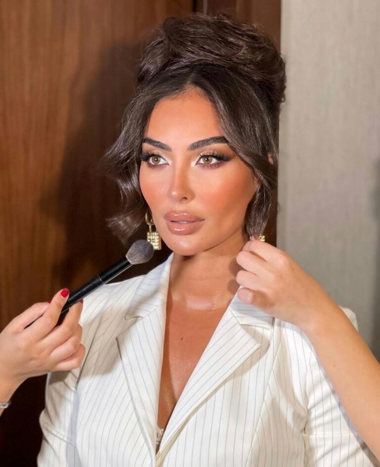 Awaken Your Inner Bombshell: 17 Hair Ideas For Stunning Confidence