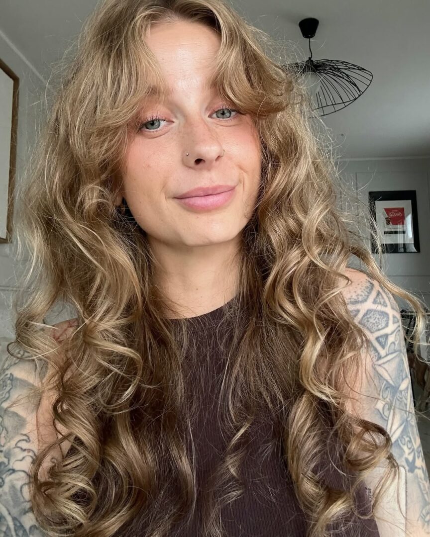 32 Lovely Wavy Hair Ideas That Will Put The Focus On You