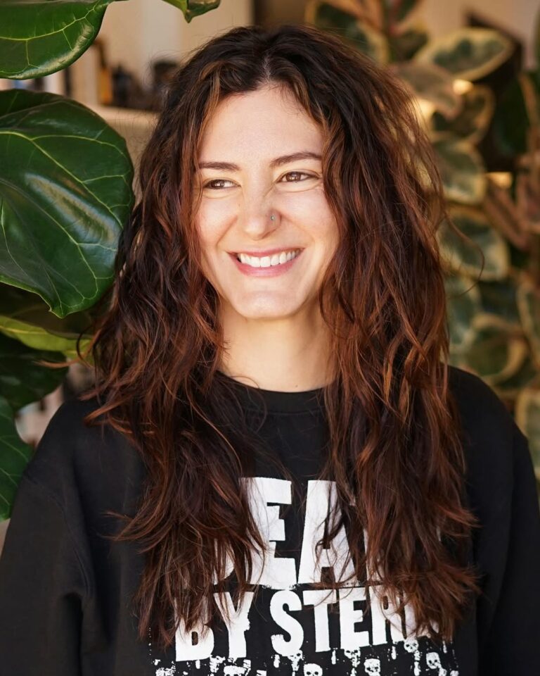 34 Best Styling Tips For Wavy Hair Texture