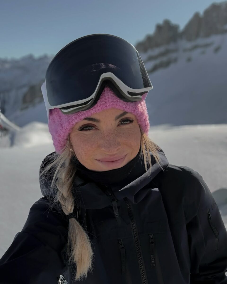 Ski-Ready Styles: Top 12 Hairstyles For Hitting The Slopes In Style