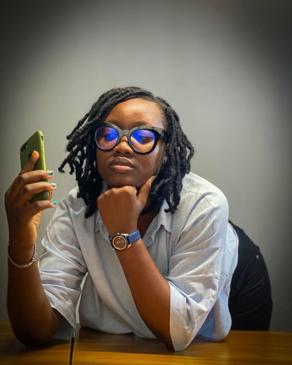 10 Trendy Styles To Showcase Dreads On Short Hair