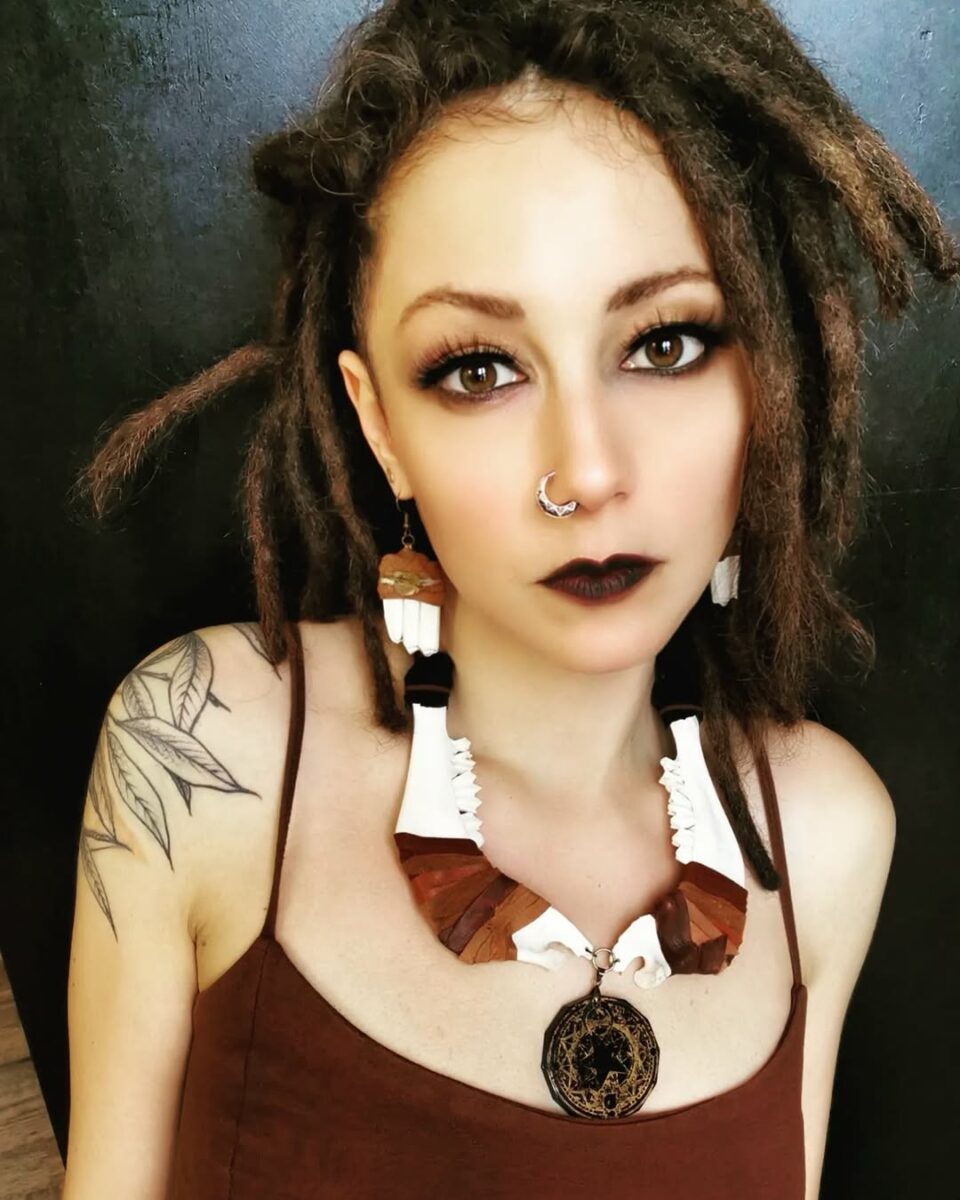 10 Trendy Styles To Showcase Dreads On Short Hair