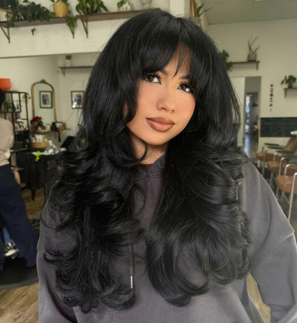 11 Feathered Hairstyles For Perfectly Layered Hair In 2025