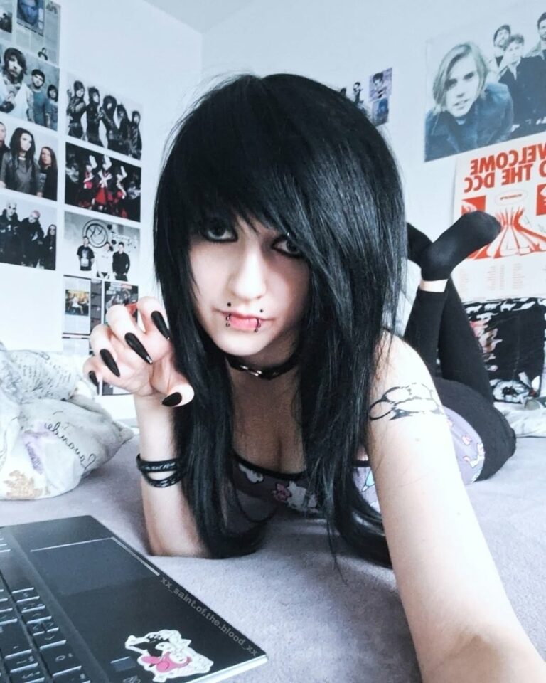 10 Funky Scene Kid Hair Ideas To Upgrade Your Usual Style