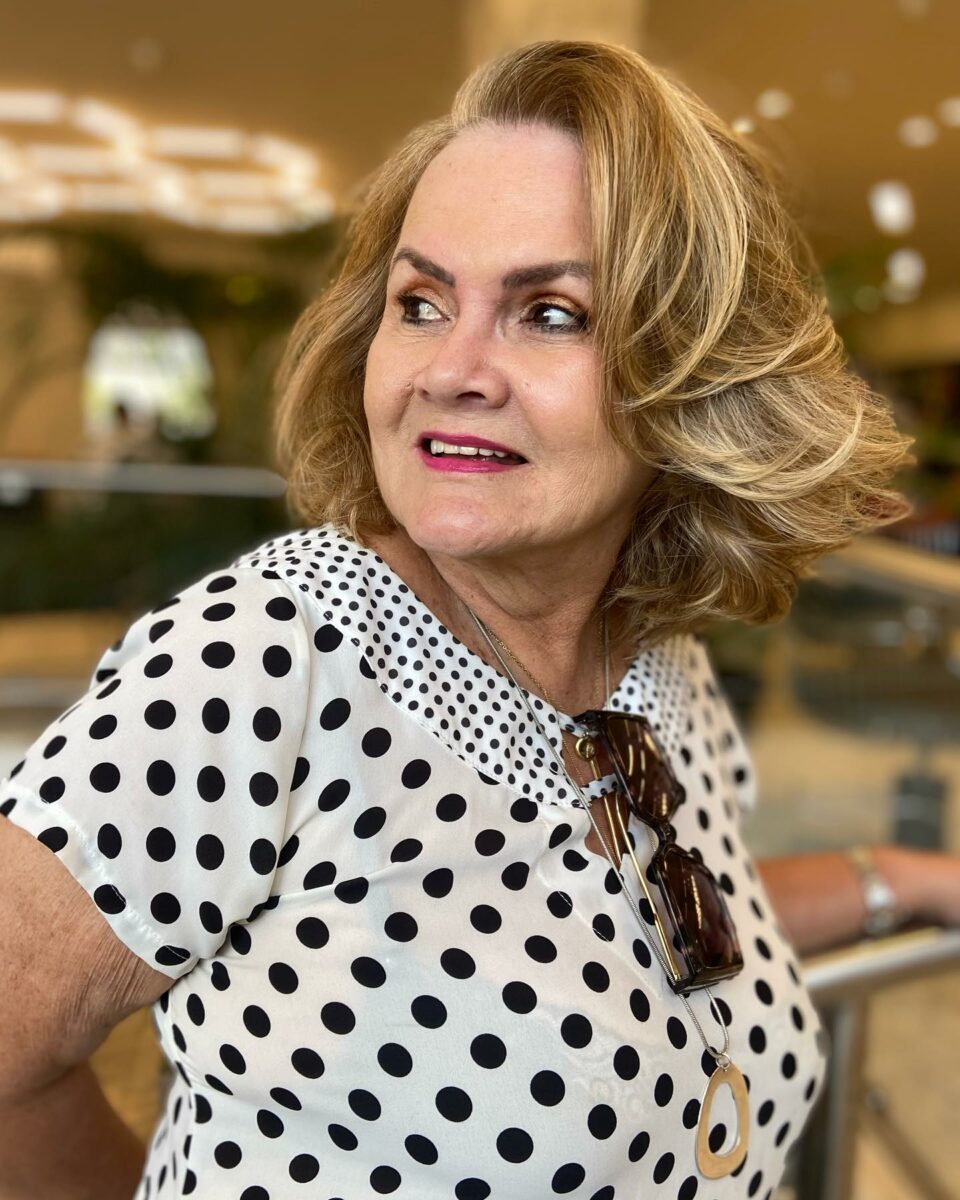 12 Chin-Length Layered Hairstyles For Mature Women That Lift, Soften ...