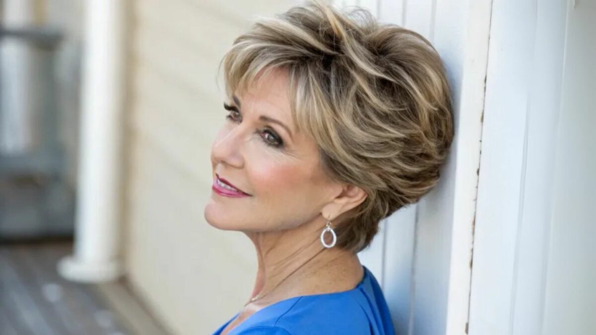 The Best 26 Wedge Haircuts for an Effortless Chic Look