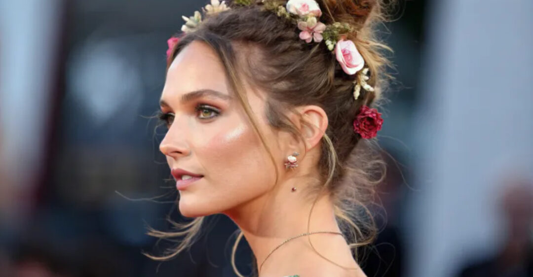 33 Effortlessly Elegant Updos To Blossom Into Spring 2025